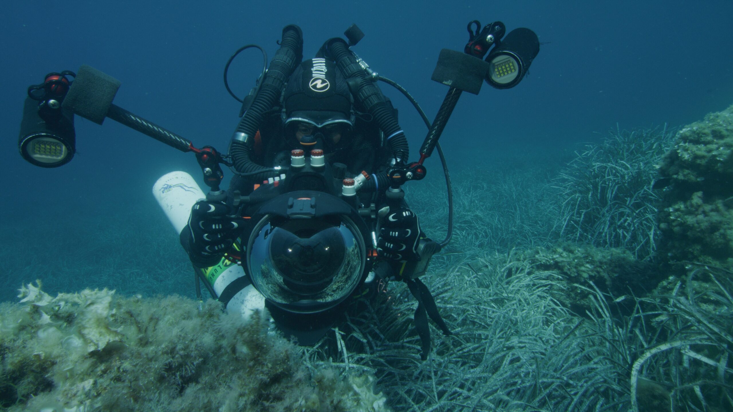 JUSTE SOUS LA SURFACE - CMCA